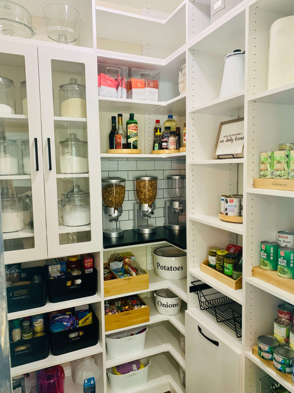 Walk-In Pantry Organization Ideas: Solutions That Maximum Space ...